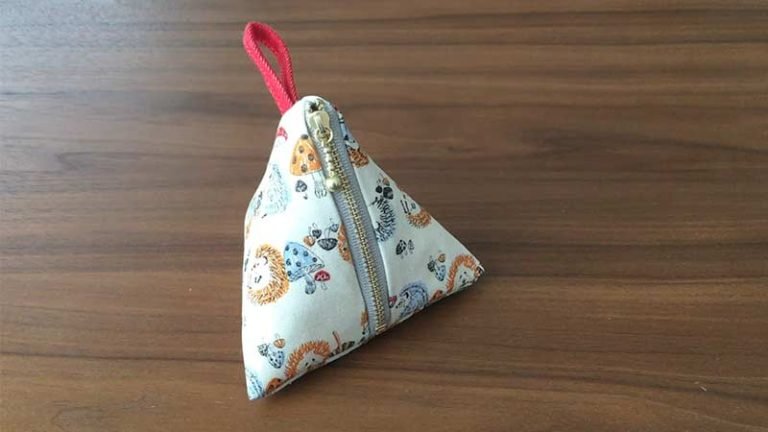 15 Beautiful Triangle Pouch Patterns Good For Carrying Coins and Rings ...