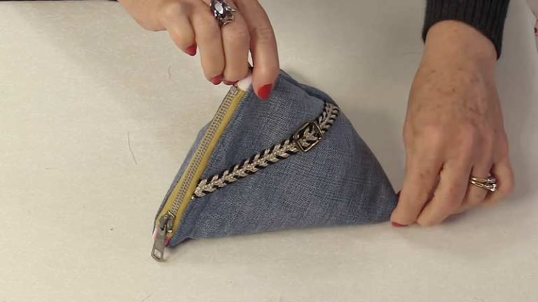 15 Beautiful Triangle Pouch Patterns Good For Carrying Coins and Rings ...